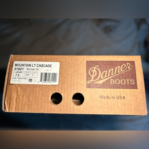 Danner | Shoes | Nib Reese Witherspoons Danner Mountain Light Cascade ...